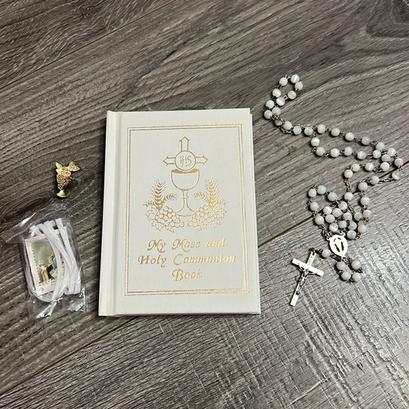 Devon Trading Corp | Other | New My Mass Holy Communion Book 525x375 ...